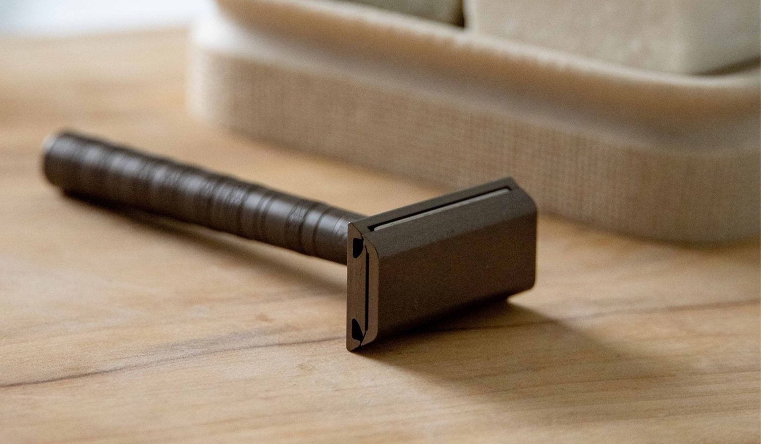 Safety Razor vs Cartridge: Why It's Time To Switch In 2025